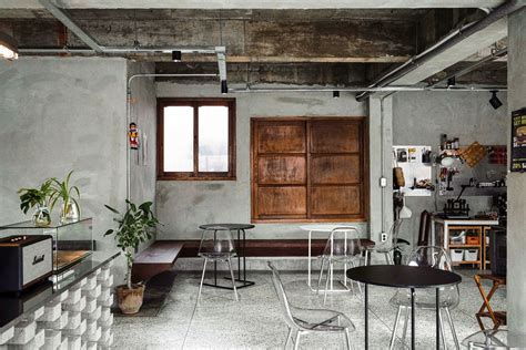 까페 창업 거칠고 투박한 매력 인더스트리얼 카페 인테리어 디자인 사진