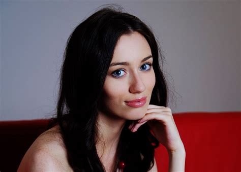 Zsanett Tormay Mata Biru Met Art Hungaria Pucat Metart Magazine