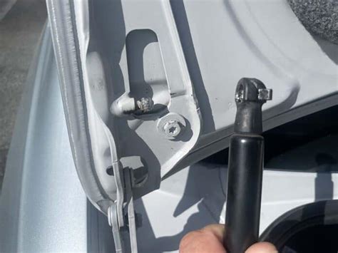 Bmw Trunk Shock Replacement Trunk Wont Stay Open