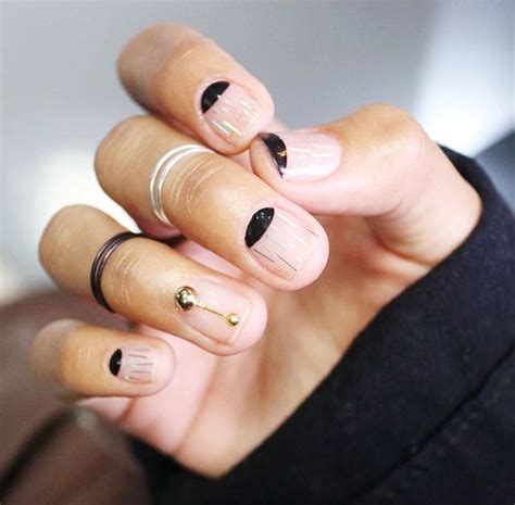 20 стилни идеи за празничен маникюр за къси нокти и много къси 2020 г За Жената