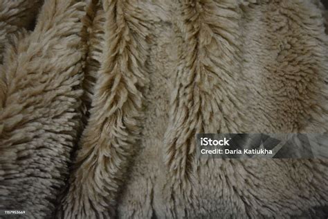 천연 롱 모피의 형태로 부드러운 커피 합성 직물 다른 구조와 모양의 간격 배열에 갈색 합성 모피 0명에 대한 스톡 사진 및 기타 이미지 Istock