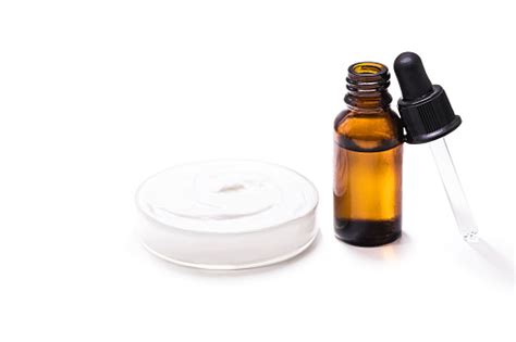 만델산이 든 점적기 병 여드름과 얼굴 유분을 조절하는 데 사용되는 산 복사 공간과 고립 된 흰색 배경이있는 크림 실패 0명에 대한 스톡 사진 및 기타 이미지 Istock