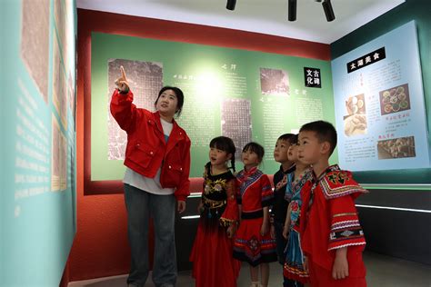 太湖图影民族一家亲跟着档案去学习