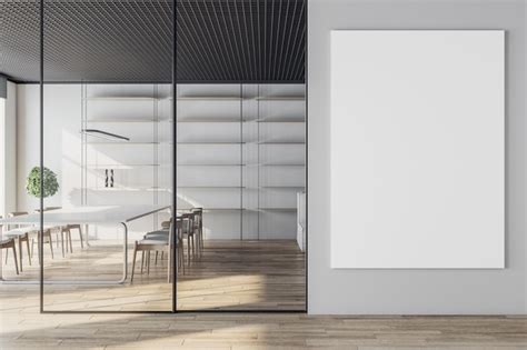 벽 유리 칸막이 나무 바닥과 일광 작업 공간 개념 3d 렌더링에 빈 모형 포스터가 있는 현대적인 회의실 인테리어 프리미엄 사진