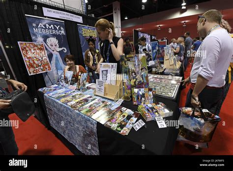 Official Disney Fan Club Hi Res Stock Photography And Images Alamy