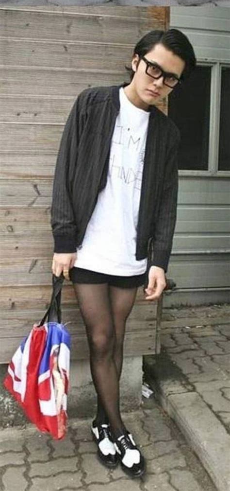 Мальчик одевает женскую одежду 91 фото