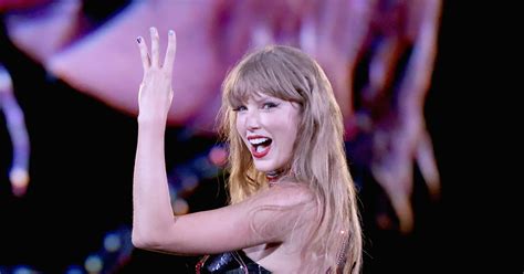 Taylor Swift With Purple Hair