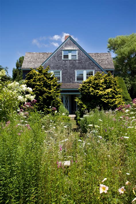 Grey Gardens Estate Sale Photos