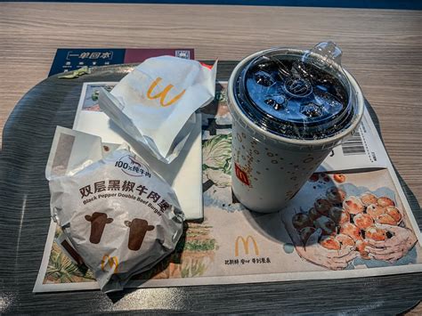三克思 on Twitter 这双层黑椒牛肉堡看起来挺小吃起来倒是也够了能饱也还挺好吃