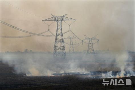 숨막히는 印 뉴델리대기오염 기준치의 50배 넘어