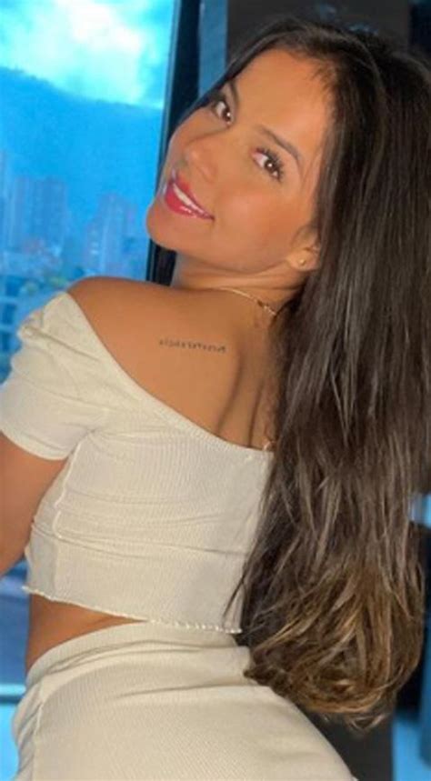 9 Hot Sexy Aida Cortes Bikini Pics