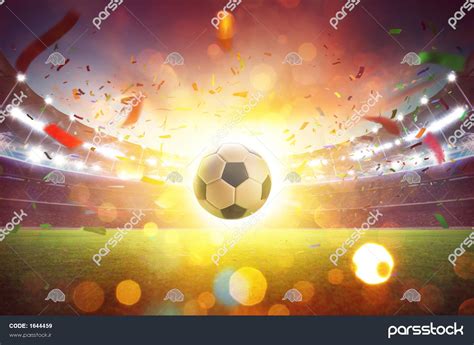 توپ شناور فوتبال در استادیوم فوتبال با پس‌زمینه انتزاعی دود و بوکه 1644459