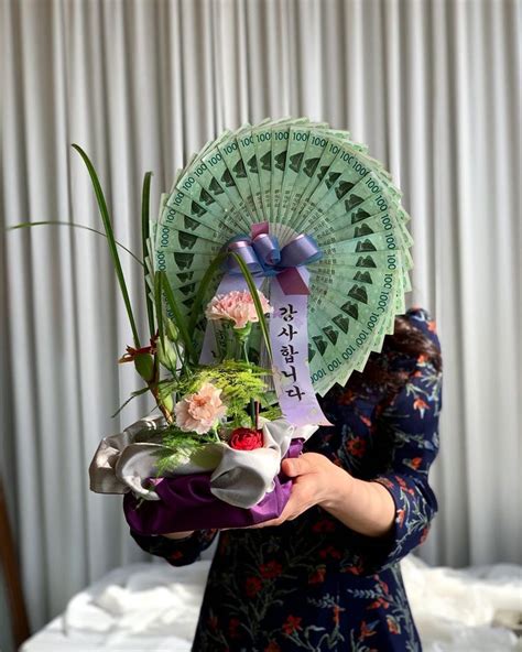 꽃모닝~🌸 문의가 많았던 카네이션 상품을 오늘부터 소개 해 드릴께요~☺️ 세상 가장 소중한 우리 부모님께 드릴 카네이션 똑같은 디자인보다는 특별하고 고급스러운 선물