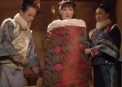 为何清代妃子都是被包在被子里抬进皇帝寝宫的？ 知乎