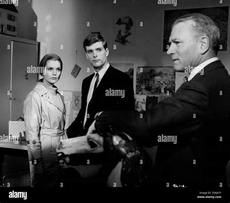 Carol Lynley Keir Dullea Laurence Olivier In Bunny Lake Is Missing 1965carol Lynley Keir
