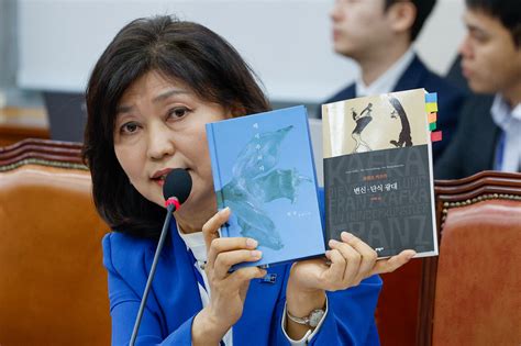 한강 ‘채식주의자 학교 비치 반대하는 학부모 단체 성적 욕구 자극”