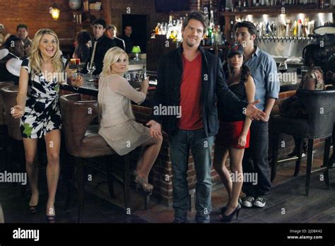 Elisha Cuthbert Happy Endings Fotos Und Bildmaterial In Hoher