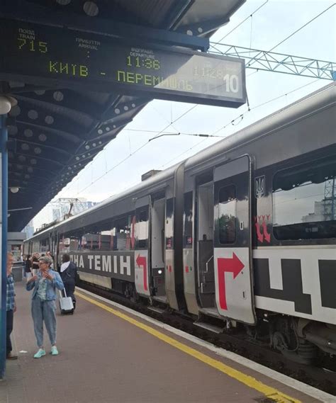 Атака Росії пошкоджено вантажні вагони з зерном і потяг Київ Перемишль портал новин Lb Ua