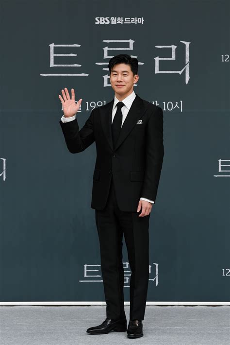 김무열 4년 만의 안방극장 복귀 Sbs 저에게 모교같은 곳 트롤리 Pickcon