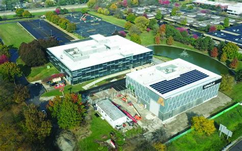 Oracle And Pepper Play With Building Innovation Lab