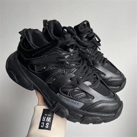 Чорні кросівки — ціна 1799 грн у каталозі Кросівки Купити жіночі речі за доступною ціною на Шафі