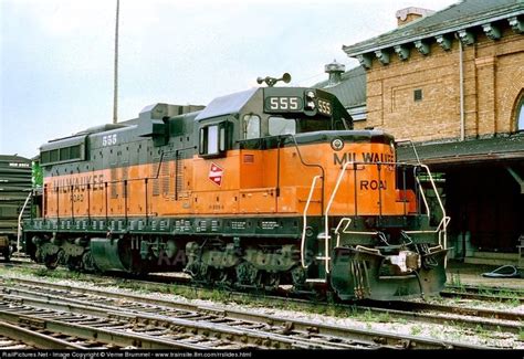 Railpicturesnet Photo Milw 555 Milwaukee Road Emd Sd10 At Madison
