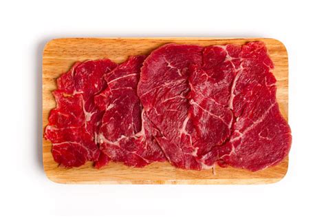 신선한 원시 쇠고기 슬라이스 흰색 배경에 고립 된 나무 접시 상단에 슬라이스 일본 쇠고기 소고기에 대한 스톡 사진 및 기타 이미지 소고기 슬라이스 건강한 식생활