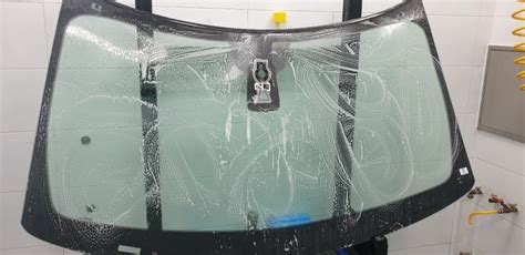 포드 익스플로러 전면유리교체 후기 운전중 돌빵 칩으로 차앞유리금이 발생한 Ford Explorer 앞유리교환 및 유리강화코팅