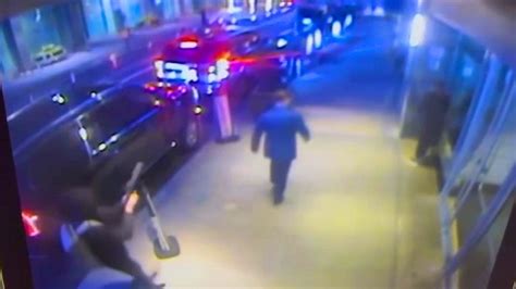 À New York Traque Pour Retrouver Le Tueur Du Patron Abattu En Plein