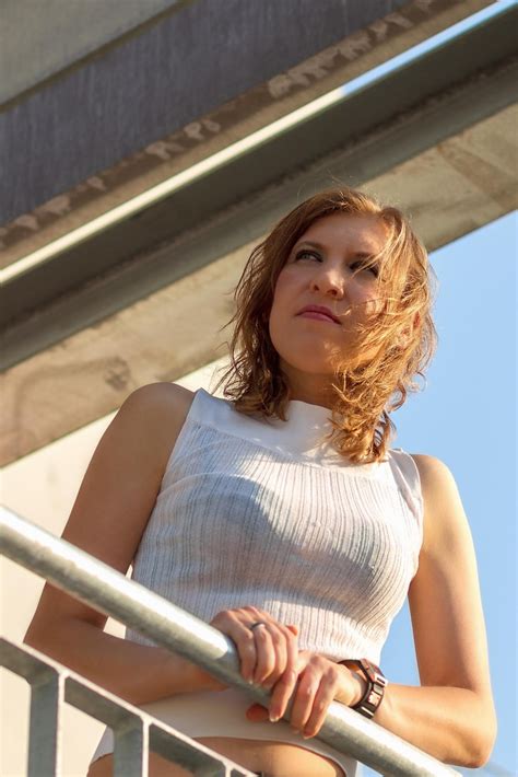 Фотографии на тему «Девушки Большими Сиськами — скачивайте бесплатные изображения высокого