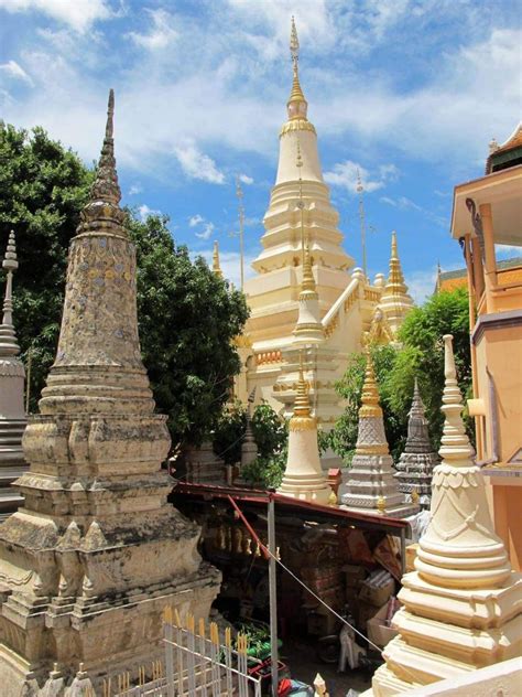 ថ្មីទៀតហើយ ចេតិយបុរាណ មានអាយុកាលជាង១០០ឆ្នាំ ក្នុងវត្តបទុមវតី ត្រូវបានគេវាយស្ទើរបាត់រូបរាងដើម