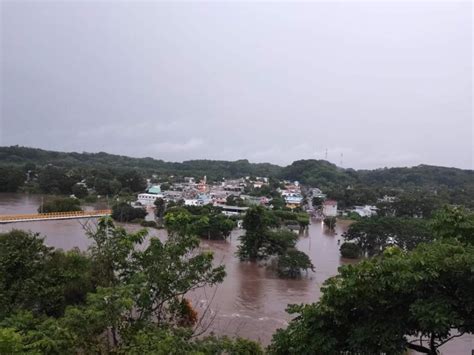 Rio Cotaxtla Se Desborda E Inunda Casas Y Comercios