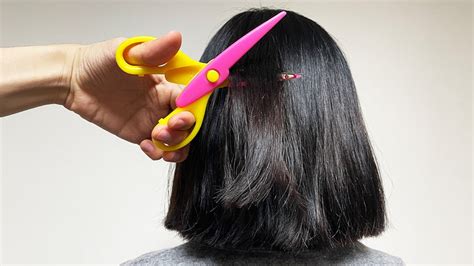 그녀의 머리를 직접 잘라주는 게임 Youtube