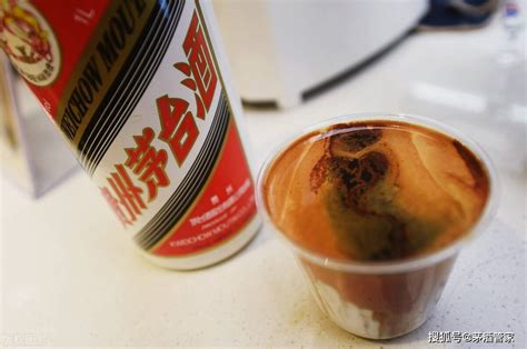 贵州茅台大跌超7，跌破两万亿市值，网友：麻了！股东股价机构