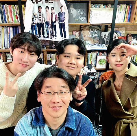 경환 우리 중부대학교 실용음악학과가 2025학년도 정시 실기고사 중인데 전전 조교 김현정16학번 보컬전공과 전조교 박근영15학번 보컬전공이 응원차 학교에 방문해