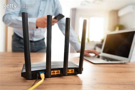 Modern Wireless Router High Speed Internet 이미지 1545263127 게티이미지뱅크