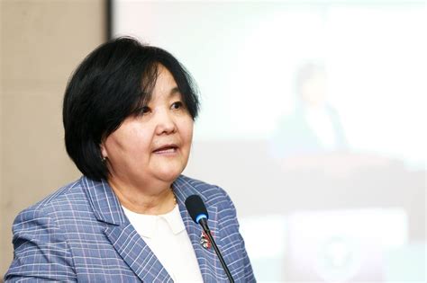 ЭХЭМҮТ д хүчилтөрөгчийн аппарат хандивлав