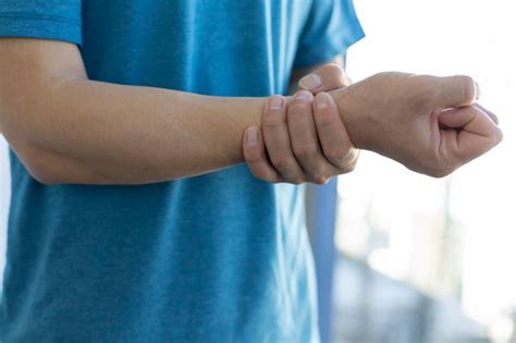 Scaphoid Fracture Causes Treatment And Recovery Syxr