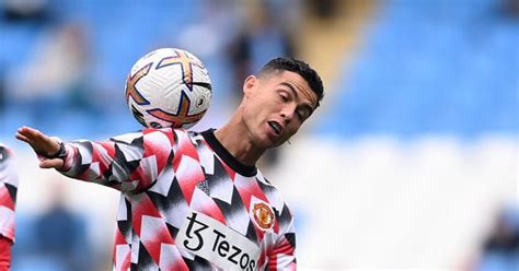 팔이 계속 호날두 쪽으로 굽네… 로이 킨 “텐 하흐 무례하다”