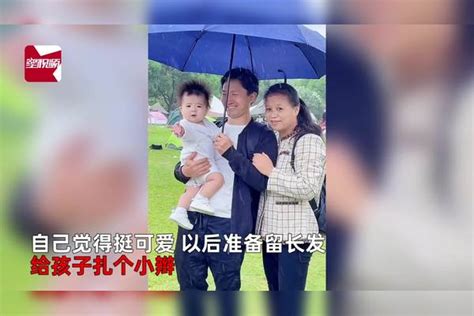 11个月萌娃剃发后变炸毛，发量惊人如行走“海胆”，回头率超高行走海胆回头率