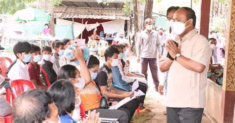 អាជ្ញាធរខេត្តកំពង់ឆ្នាំង ចុះសួរសុខទុក្ខ និងពិនិត្យតាមមណ្ឌលចាក់វ៉ាក់សាំងក្នុងស្រុករលាប្អៀរ