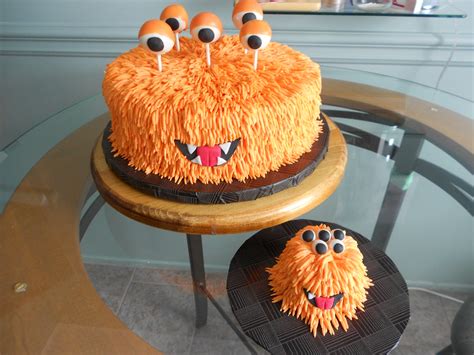 My First Attempt At A 3 D Mickey Mouse I Made Him With Styrofoam And Gumpaste