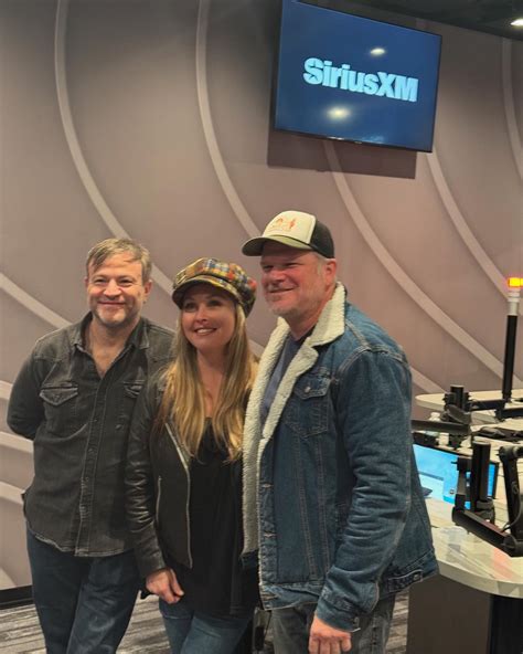 Siriusxm Outlaw Country Alamo Jones The Voice In Black Hosts A Special Thanksgiving Weekend