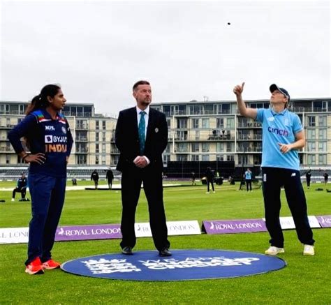 England Women Win Toss Elect To Bowl