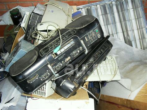 ящик с электронными компонентами радиодетали блоки и целые изделия светильник читать описание