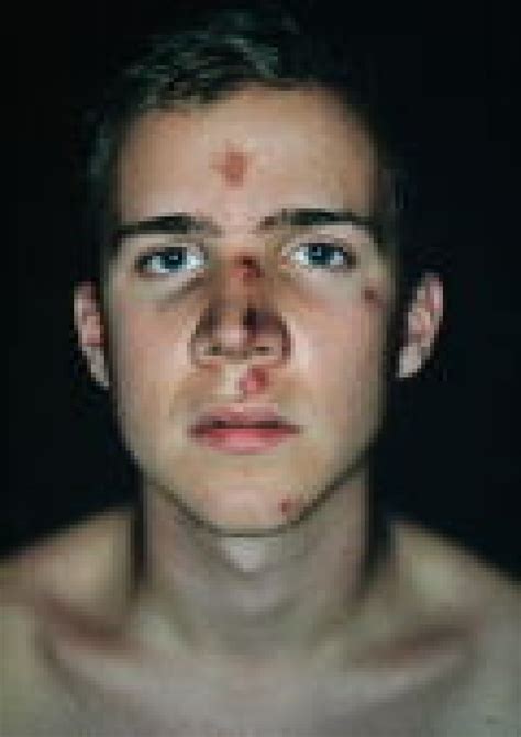 Sex Unga Fotografer Visar Egensinniga Porträtt