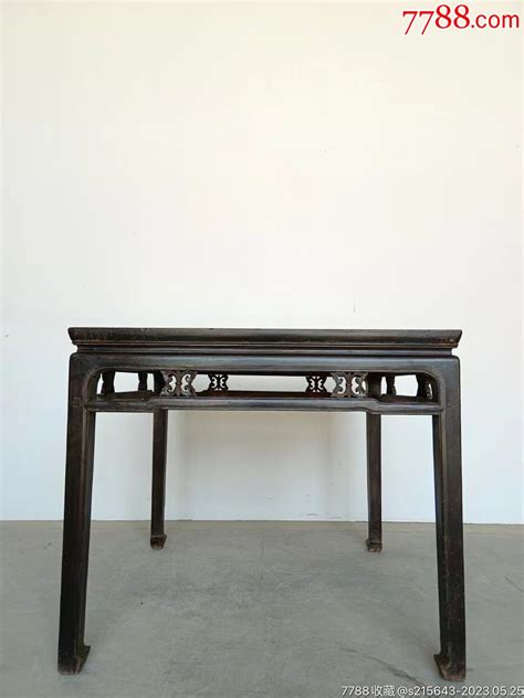 清代精品榆木，大漆八仙桌。品相一流，整体保存完整。尺寸：宽101，高86。 价格3280元 Se94104554 木桌几案 零售