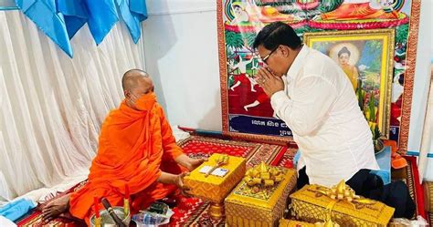 ឯកឧត្តម គង់ គឹមនី ប្រធានក្រុមការងារថ្នាក់ខេត្តចុះជួយស្រុកស្នួល ដង្ហែកឋិនទានសាមគ្គី