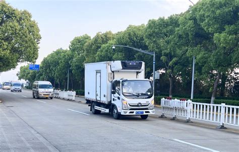 New China 中文 On Twitter 北京时间4月27日下午，旅美归国大熊猫“丫丫”抵达上海浦东国际机场，在中方兽医和工作人员的