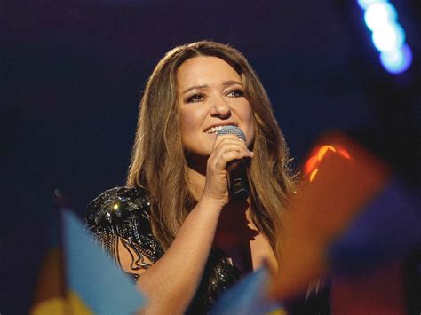 Вагітна Могилевська змусила всіх плакати у київському метро фото